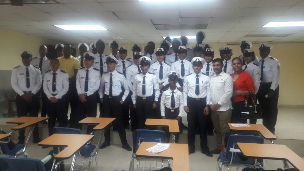 USMA Colón realiza charlas sobre formación marítima en colegios