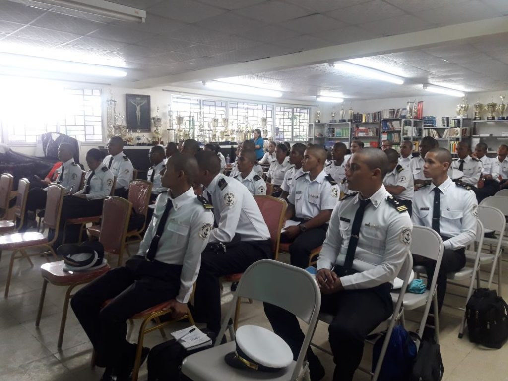 USMA Colón realiza charlas sobre formación marítima en colegios