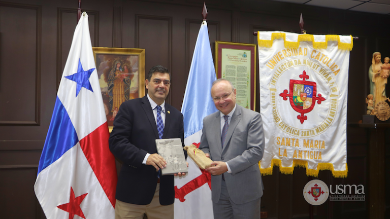 El embajador de Colombia en Panamá visita la USMA