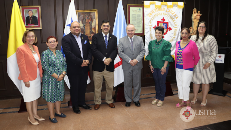 El embajador de Colombia en Panamá visita la USMA