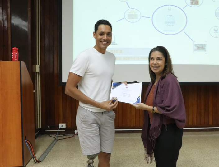 César Barría visita la USMA y comparte su historia con estudiantes