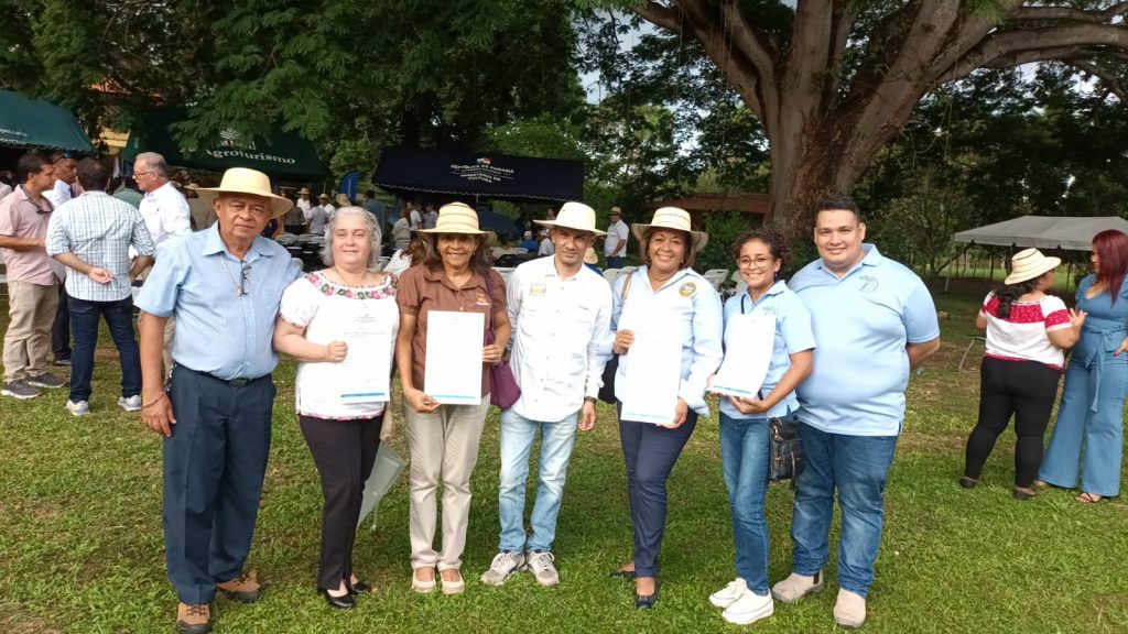 La Granja Casiciaco de la USMA se certifica como finca agroturística